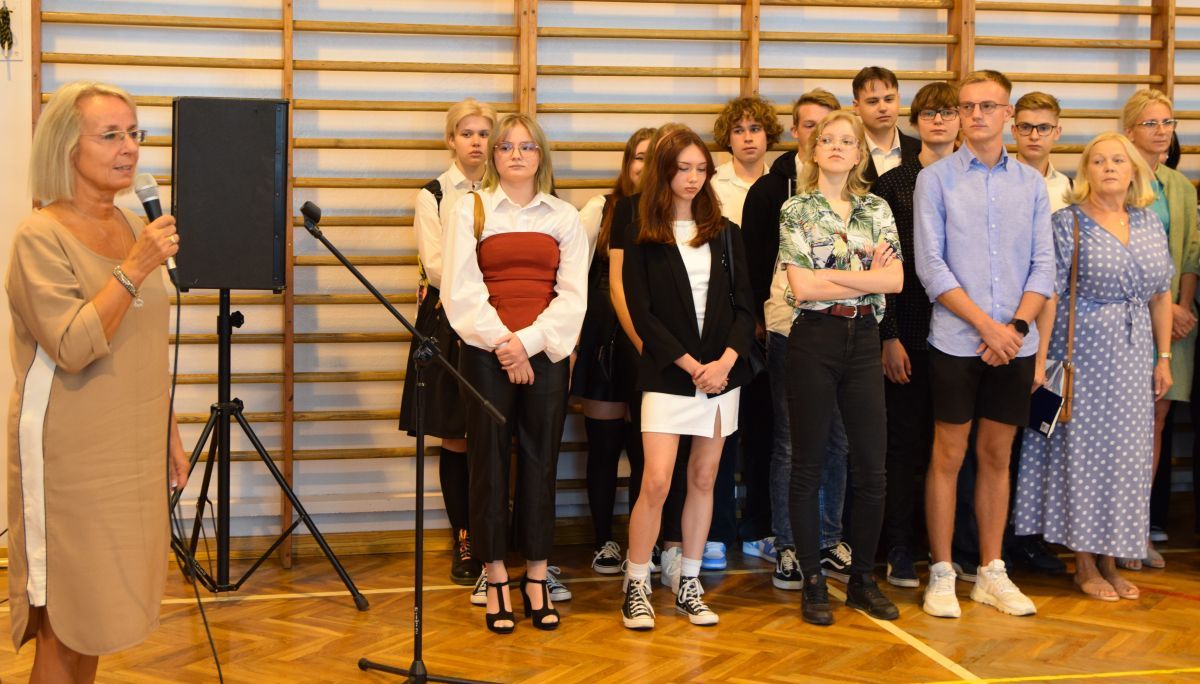 „Sięgajcie po marzenia…” – inauguracja roku szkolnego 2022/2023 | Liceum Ogólnokształcące nr 5 ...